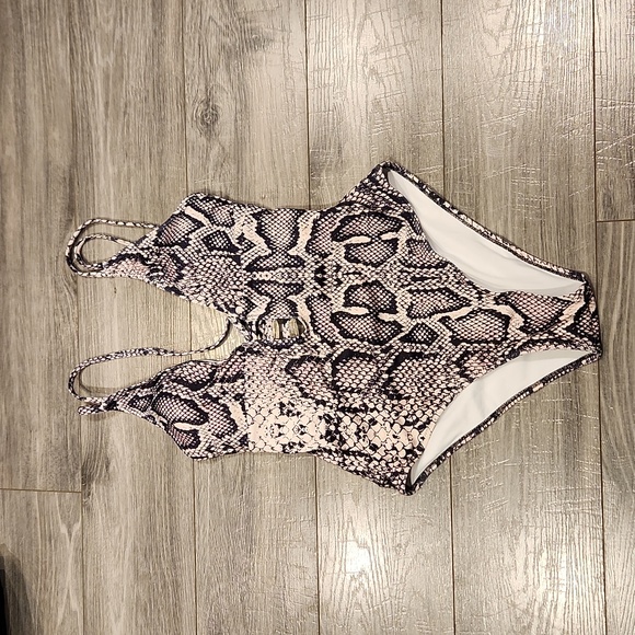 Zaful | Swim | Nwt Zaful Forever Young Womens Sz 8 One Piece Snake Swimsuit Built In Pads | Poshmark